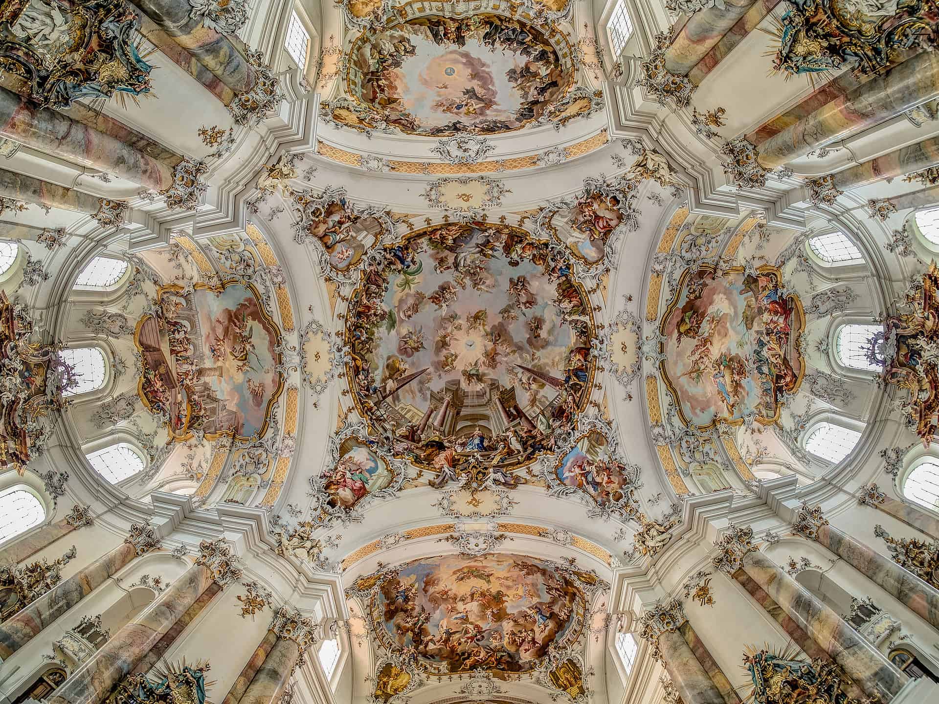 The Birth of Extravagance: The Baroque Style in Focus - Styylish