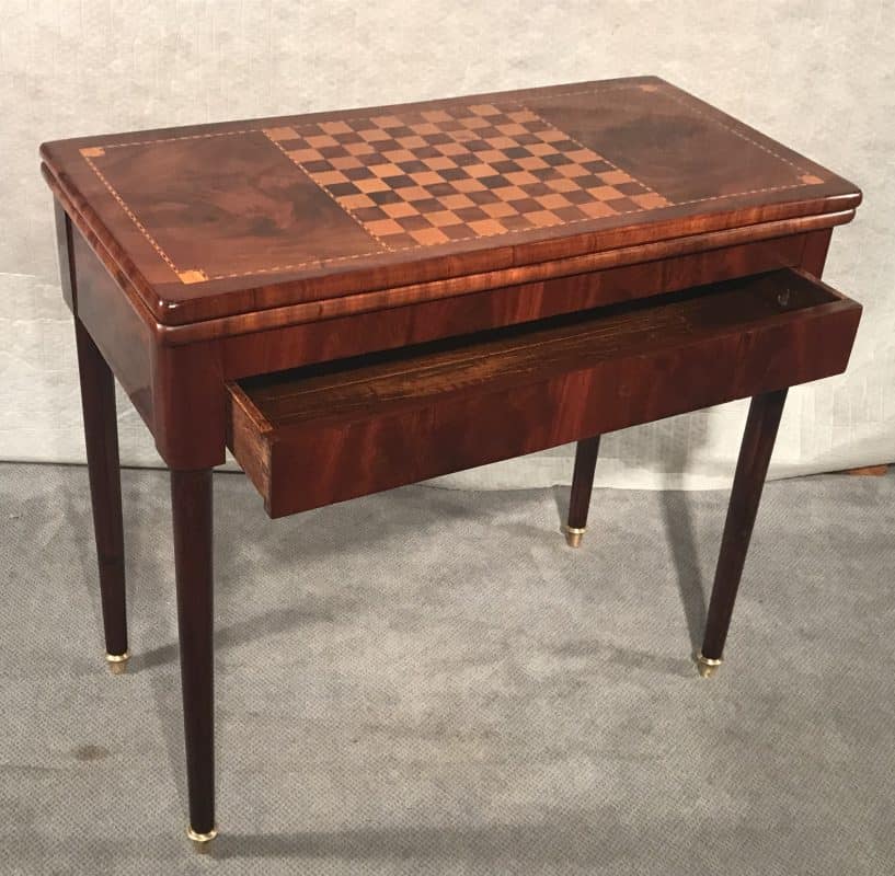 Neoclassical-Game-Table