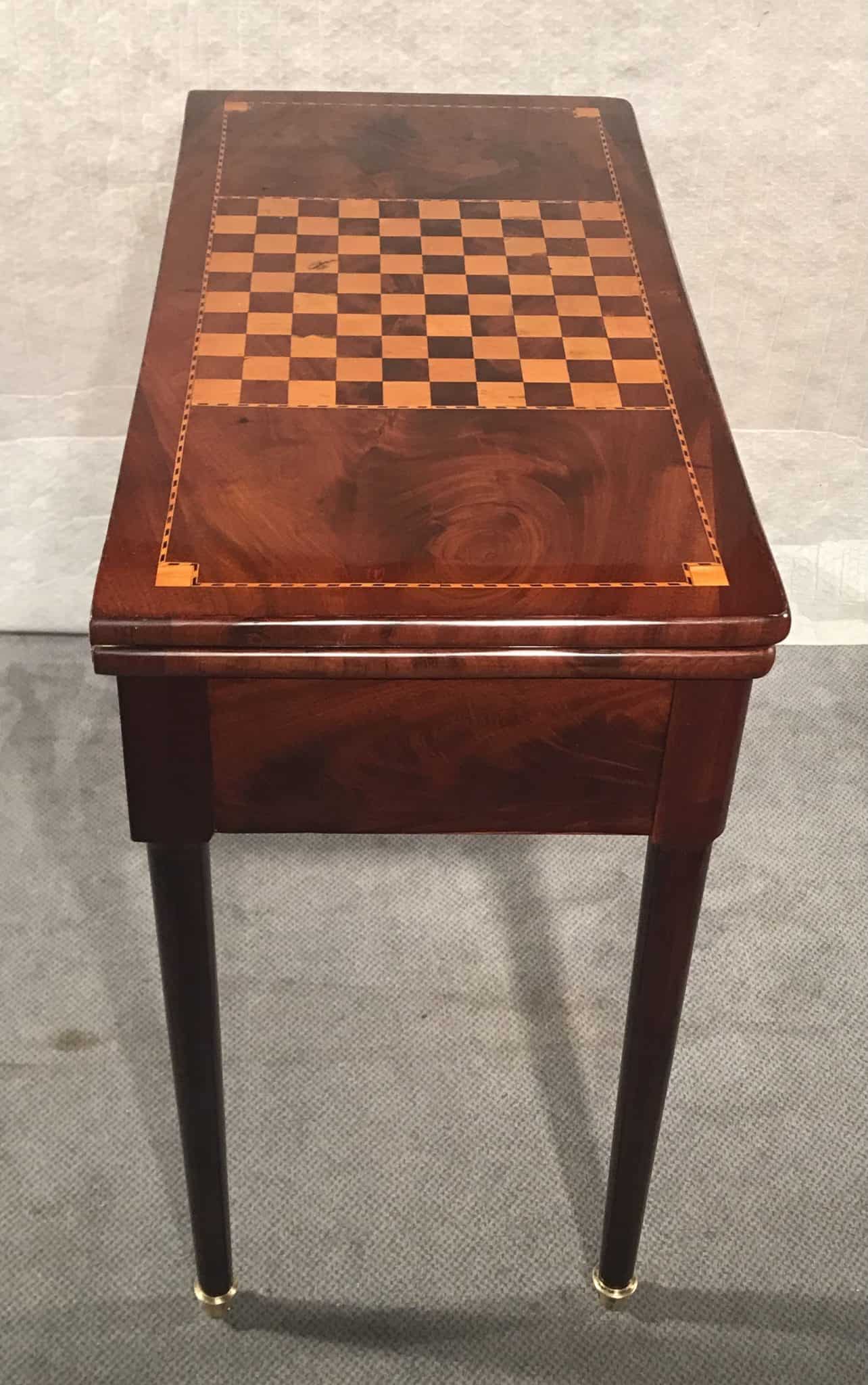 Neoclassical-Game-Table