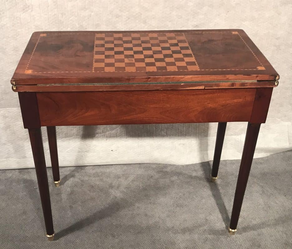 Neoclassical-Game-Table