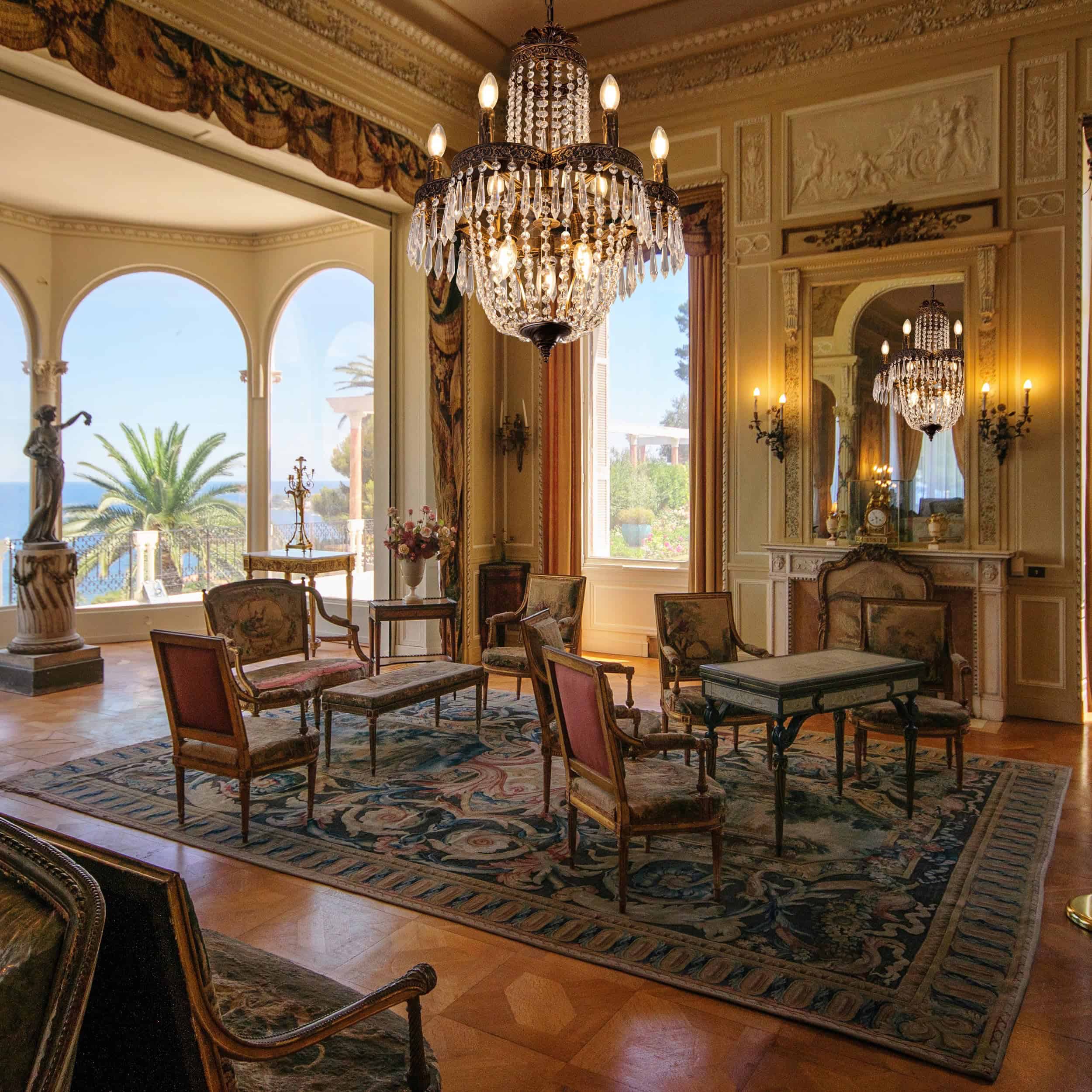 Antique Lighting Design- Chandeliers, Mirrors and Candlelight - Styylish